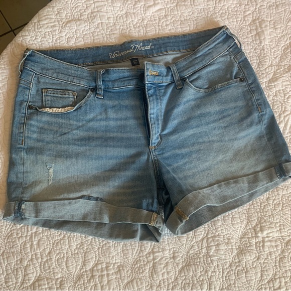 Universal Thread | Shorts | Universal Thread Distressed Faded Blue Jean ...